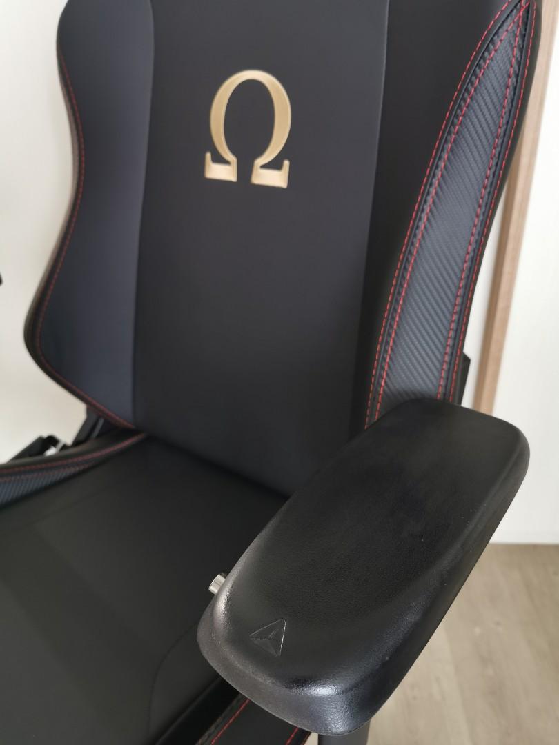 Selling Secretlab Omega Gaming Chair Furniture Home Living selling-secretlab-omega-gaming-chair-furniture-home-living