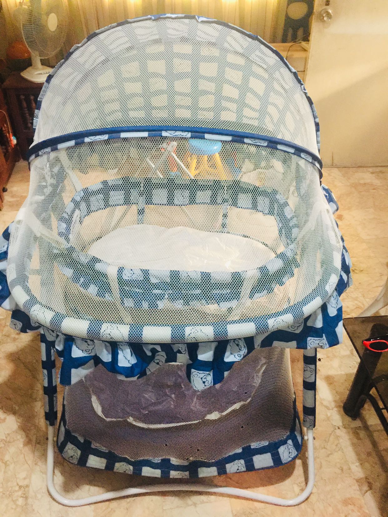 giant carrier crib, Babies & Kids, Baby Nursery & Kids Furniture, Cots ...