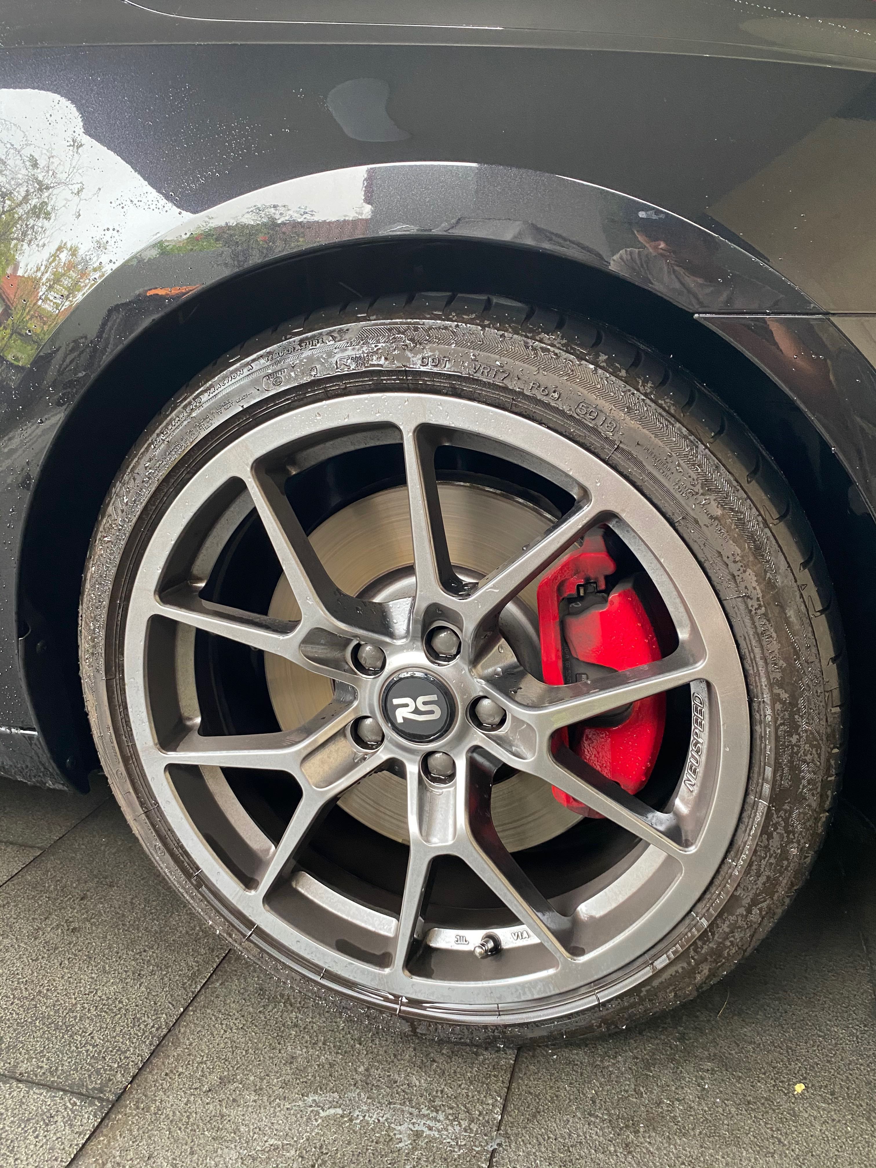 Neuspeed RSe10 - 18” hyper black with box , Car Accessories, Tyres ...