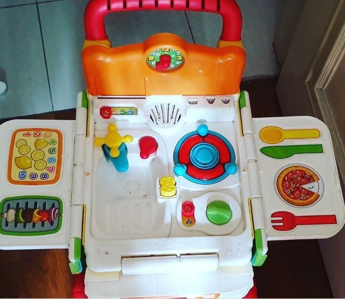 Musical Kitchen (Toys R Us), Hobbies & Toys, Toys & Games on Carousell