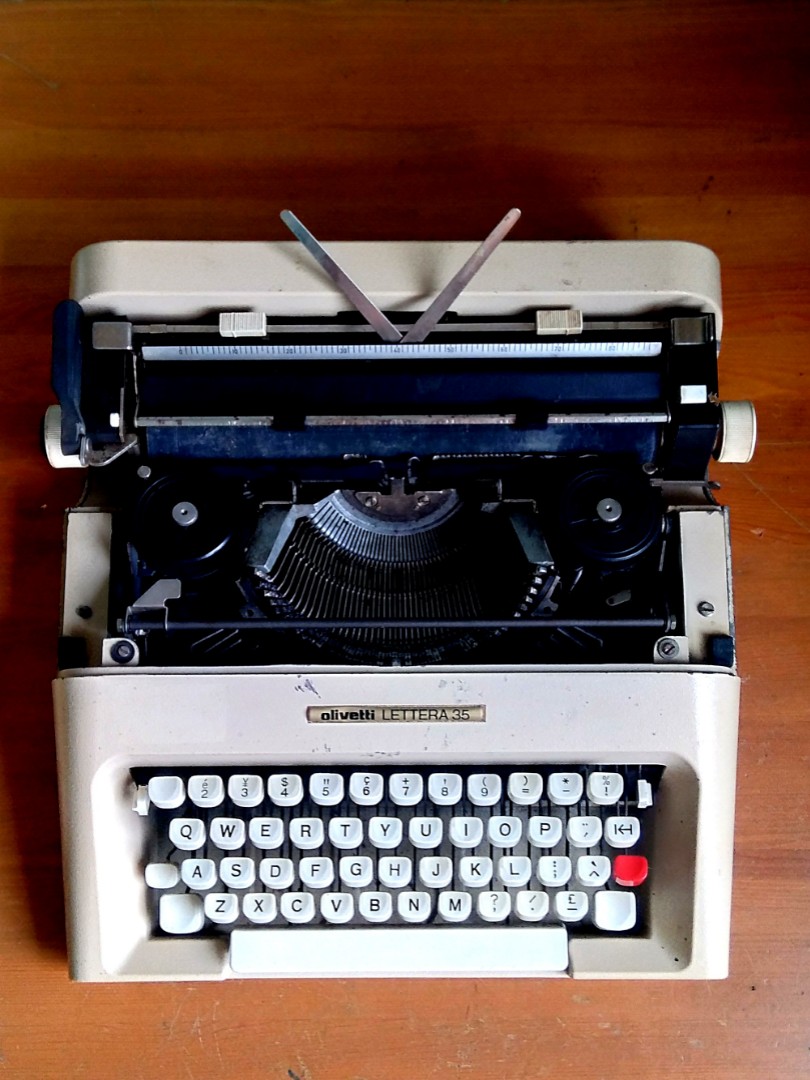Vintage Typewriter - Olivetti Lettera 35, Hobbies & Toys, Memorabilia ...
