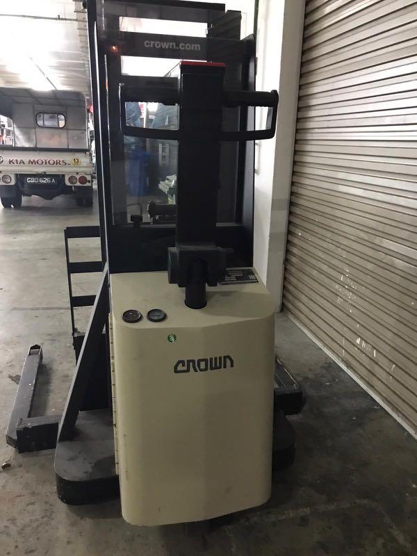 CROWN WF series fork over pallet stacker, Furniture & Home Living ...