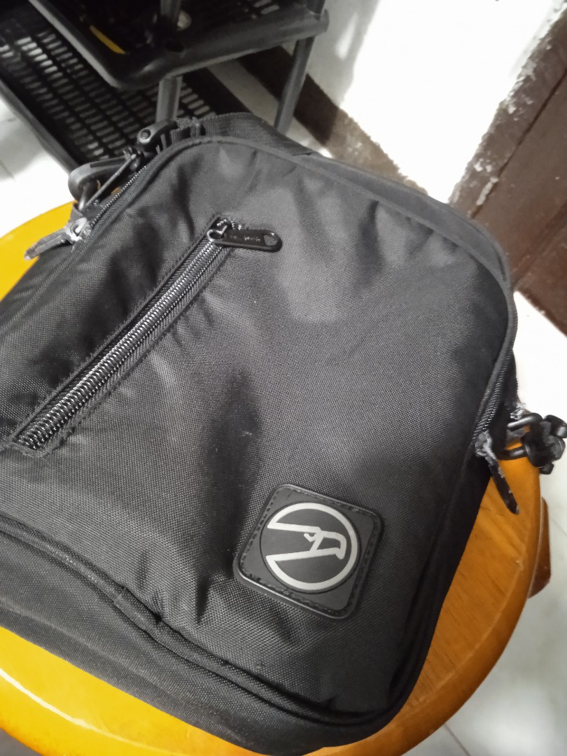 hawk body bag anti theft, Men's Fashion, Bags, Sling Bags on Carousell