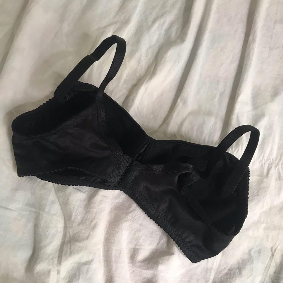 Sogo black laced bra, Women's Fashion, Swimwear, Rash guard on Carousell