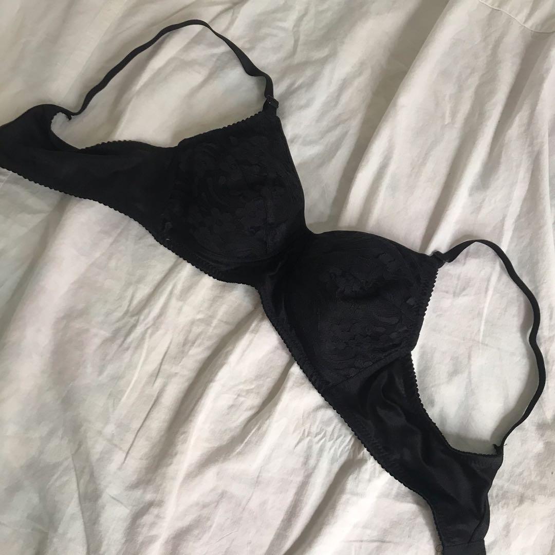 Sogo black laced bra, Women's Fashion, Swimwear, Rash guard on Carousell