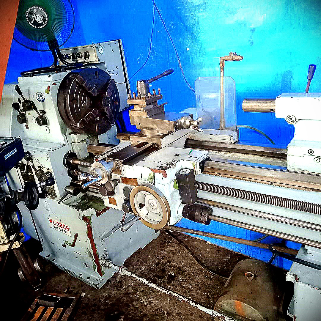 Lathe machine, Furniture & Home Living, Cleaning & Homecare Supplies ...