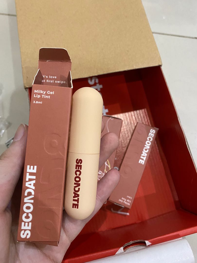 Secondate milky gel lip tint picnic, Kesehatan & Kecantikan, Rias Wajah ...