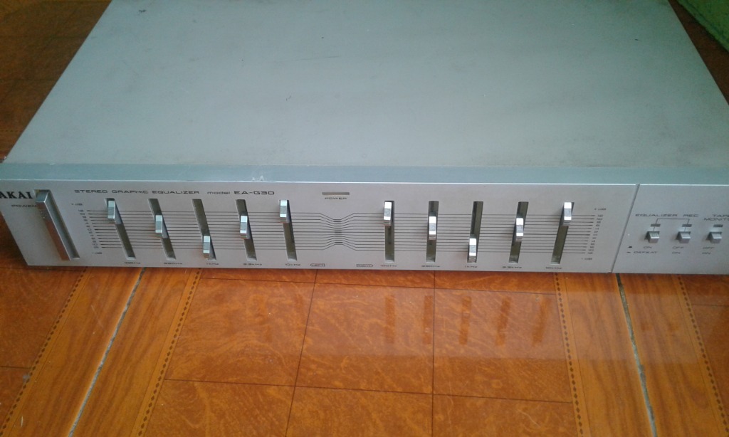 Vintage AKAI EQUALIZER EA-G30, Audio, Other Audio Equipment on Carousell