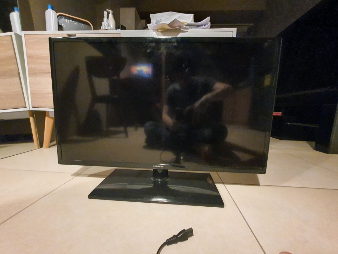 32" Samsung TV, TV & Home Appliances, TV & Entertainment, TV on Carousell