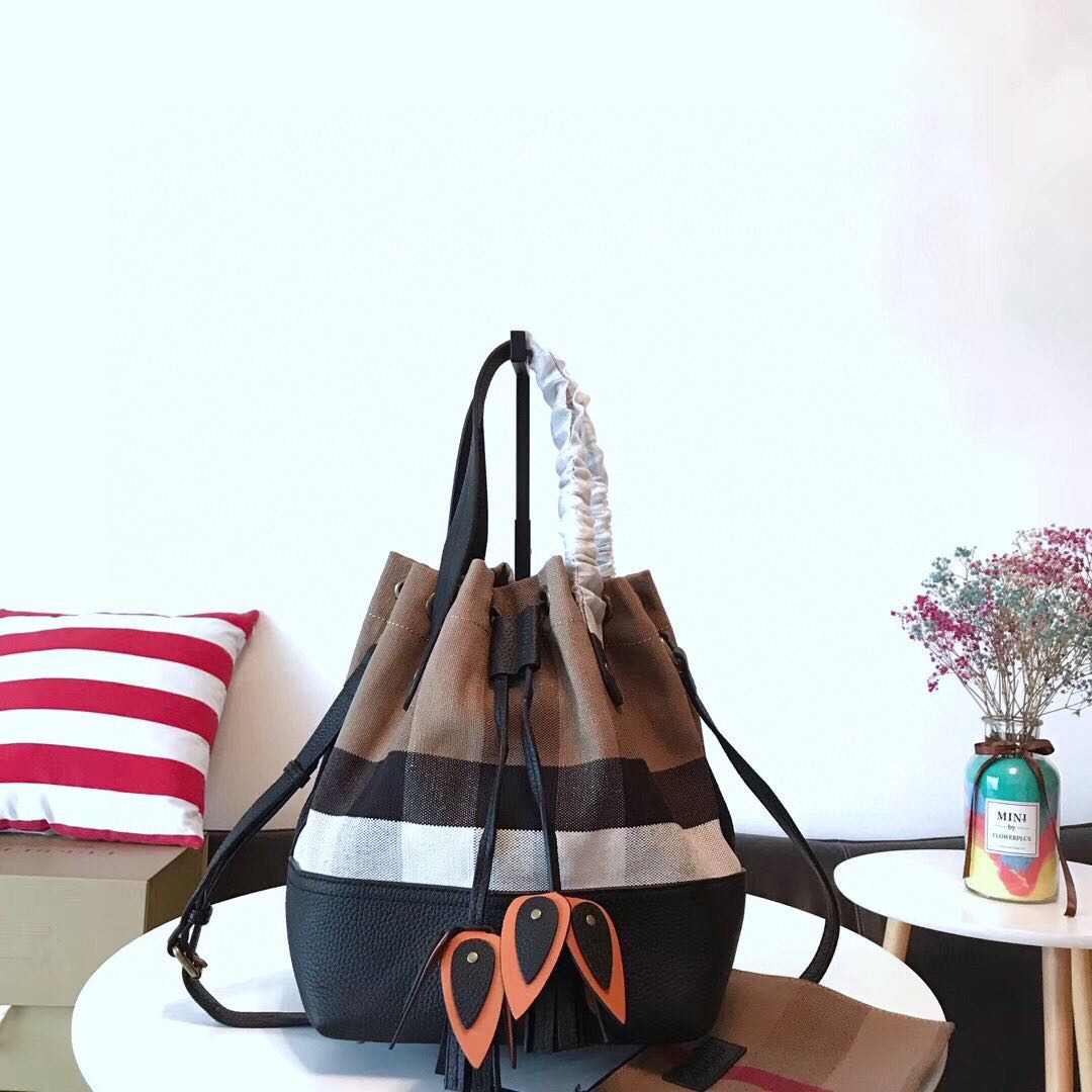 Bur. bucket bag, Luxury, Bags & Wallets on Carousell