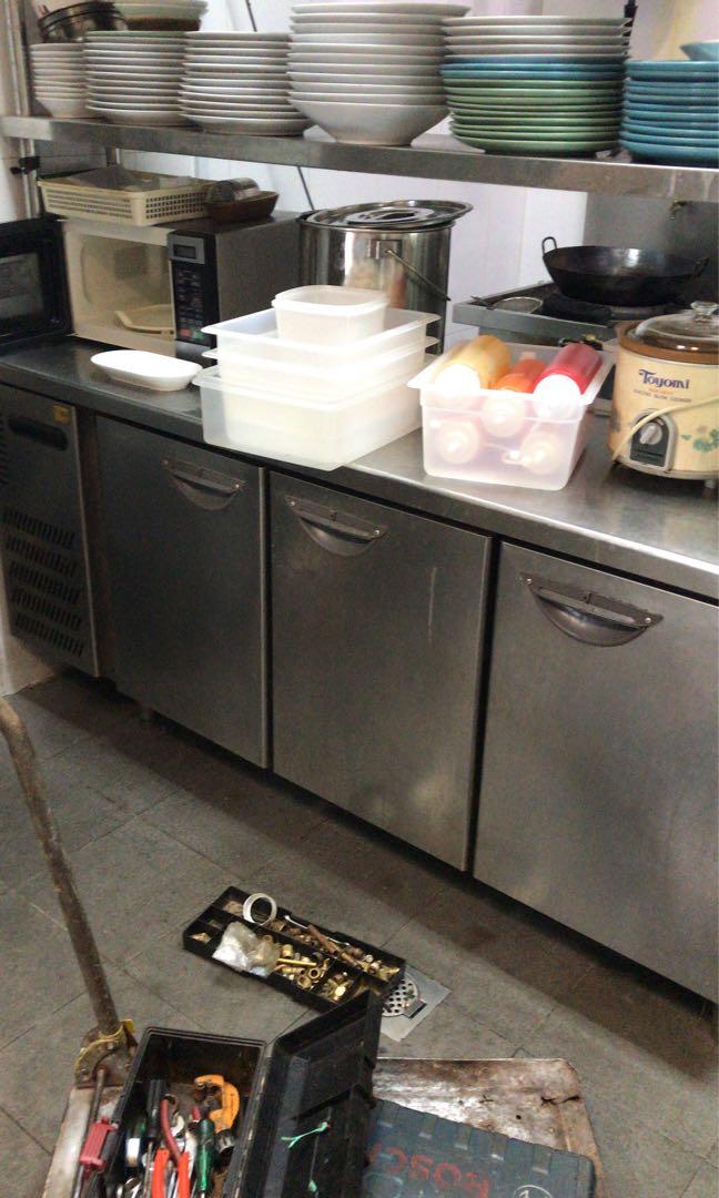 3 door table TOP chiller, Food & Drinks, Local Eats on Carousell