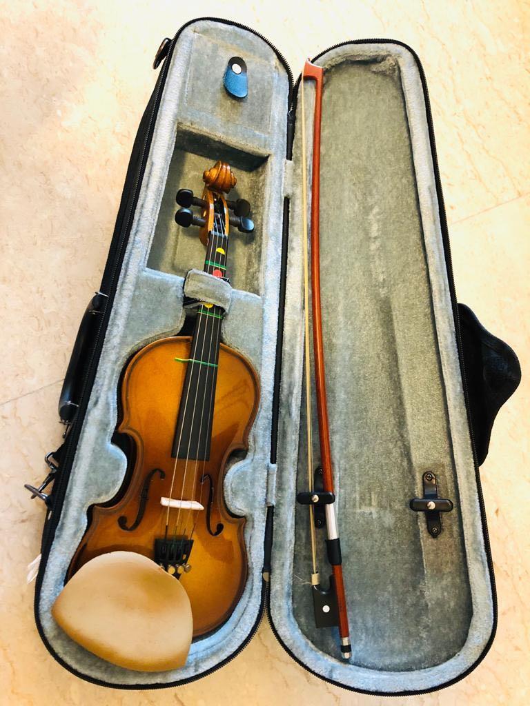 Excellent condition Violin 1/10 size, Hobbies & Toys, Music & Media ...