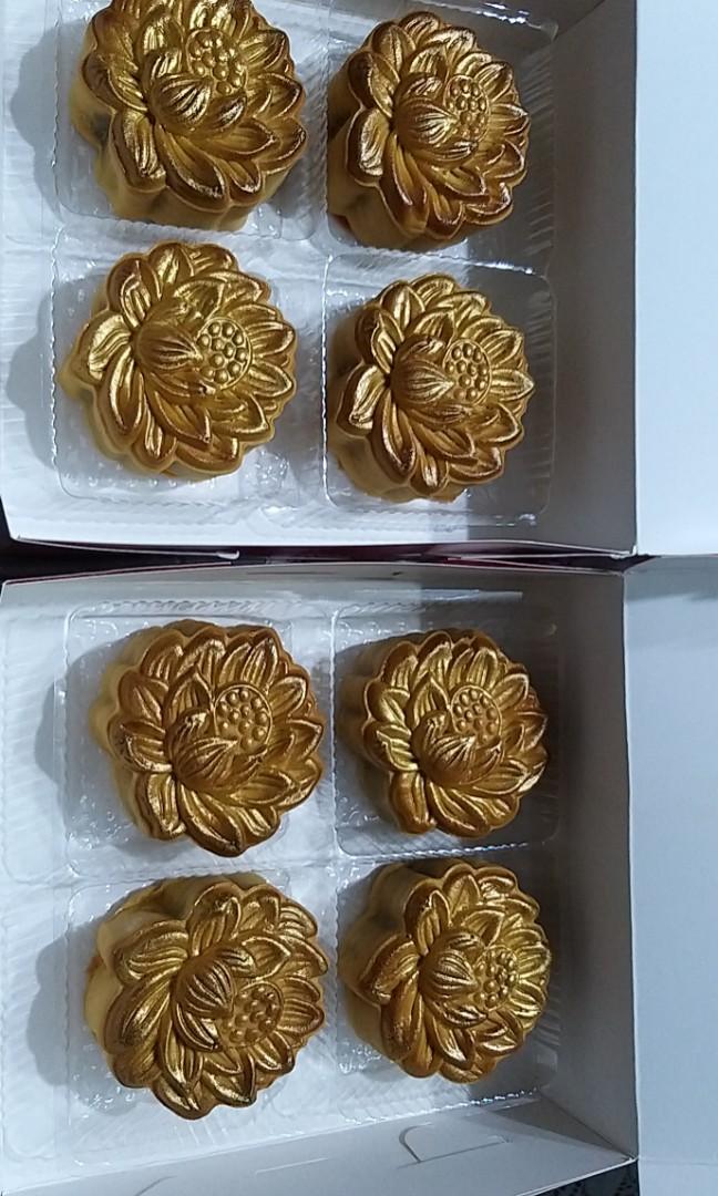 Golden Mooncake with Yolk, Food & Drinks, Packaged & Instant Food on ...