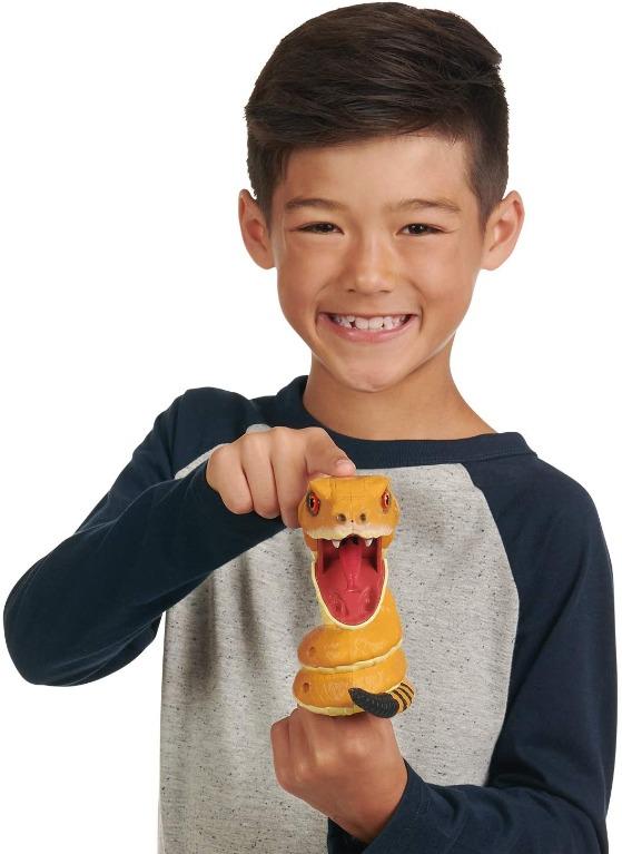 WowWee Untamed Snakes/Untamed Dire Wolf by Fingerlings - Interactive ...