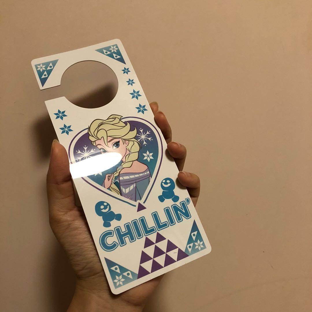 冰雪奇緣 硬膠門牌 掛牌 ｜Frozen Elsa Plastic Door Sign, 傢俬＆家居, 家居裝飾, 牆上裝飾 - Carousell