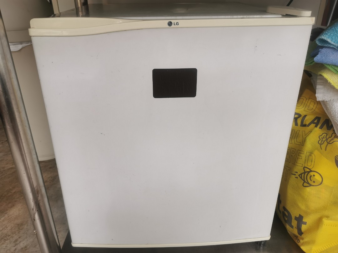 LG small compact refrigeratorwith 3 months peronal warranty (not sofa ...