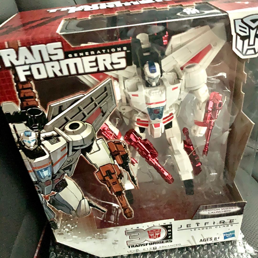 Transformers Jetfire leader class “thrilling 30” generations line ...