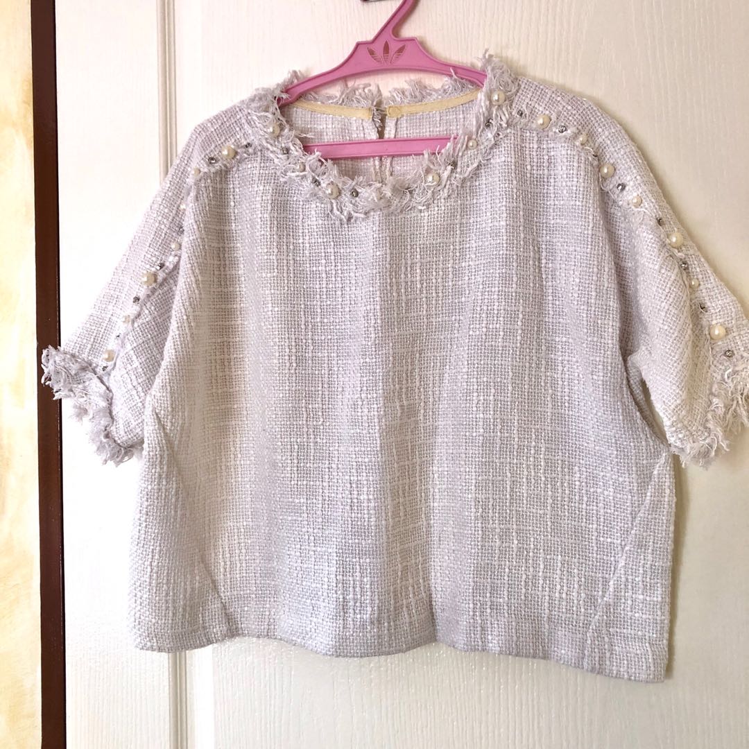 Classy white top, Women's Fashion, Tops, Sleeveless on Carousell