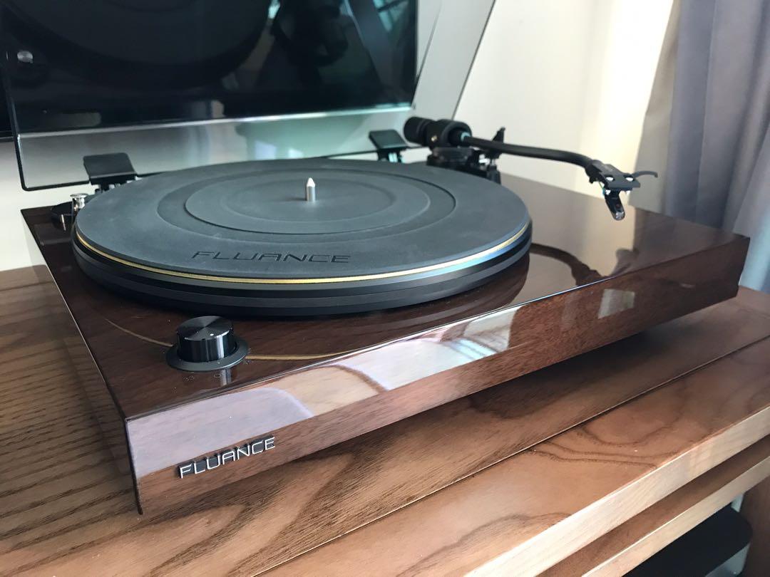 Fluance RT82 turntable, 音響器材, 可攜式音響設備 - Carousell