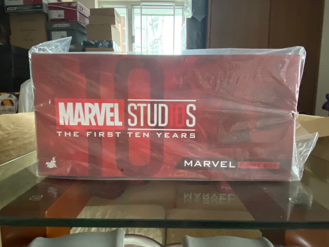 Hottoys Marvel Light Box 燈箱, 興趣及遊戲, 玩具 & 遊戲類 - Carousell
