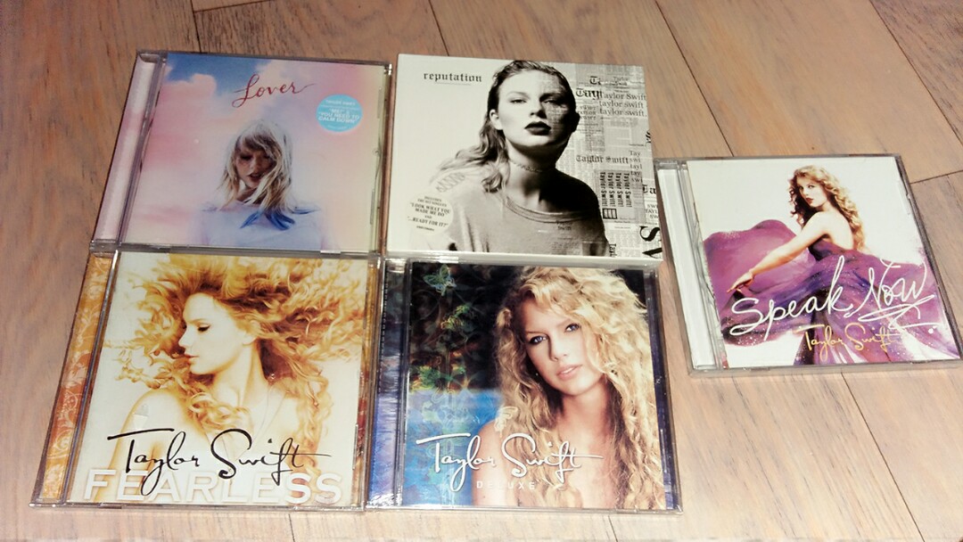 Taylor Swift bundle, Hobbies & Toys, Music & Media, Music Accessories ...