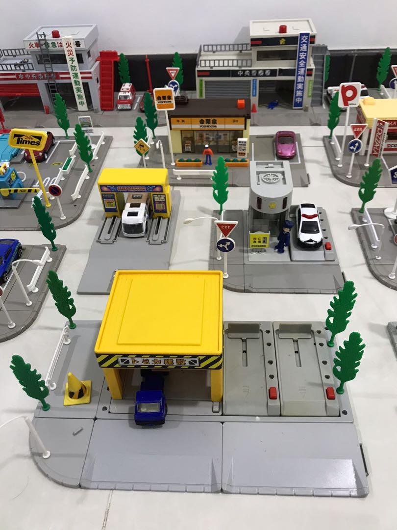 Tomica Town - town set scenery - plarail - train - car - compatible ...