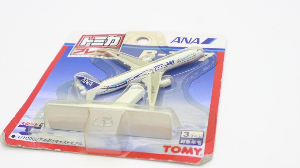 Tomy Tomica 1/1000 ANA B-777 全日空飛機 777-300 , 興趣及遊戲, 玩具 & 遊戲類 - Carousell