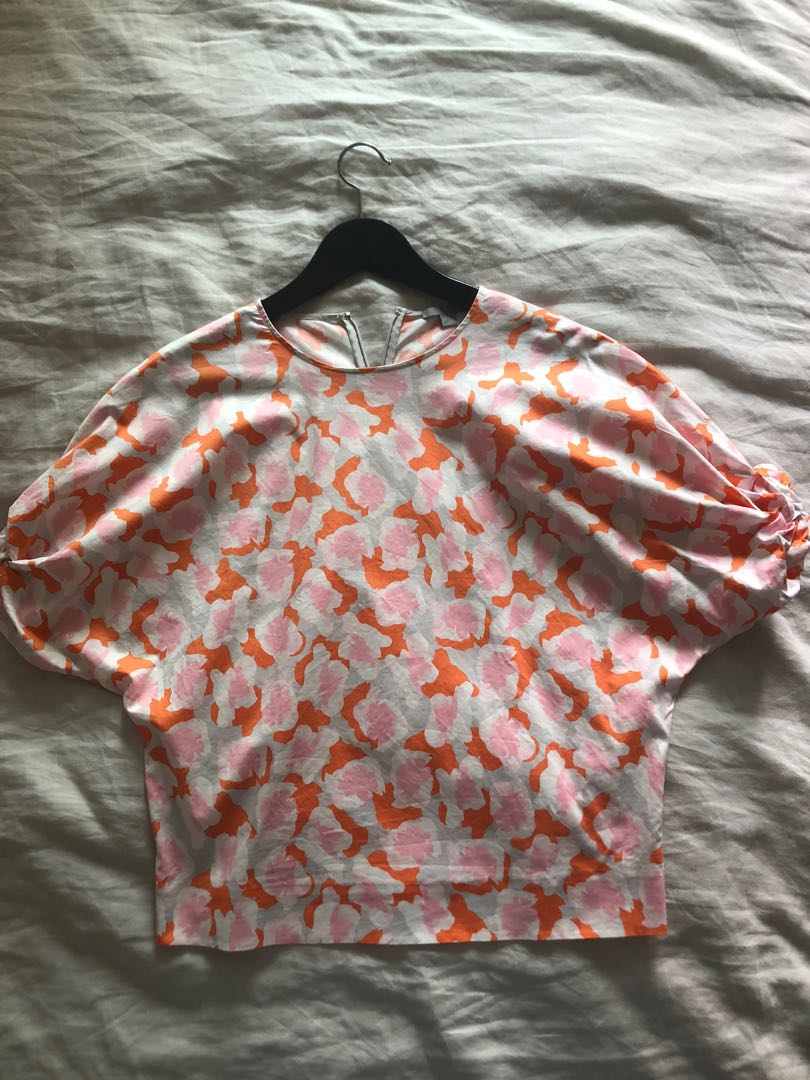 COS top, Women's Fashion, Tops, Sleeveless on Carousell