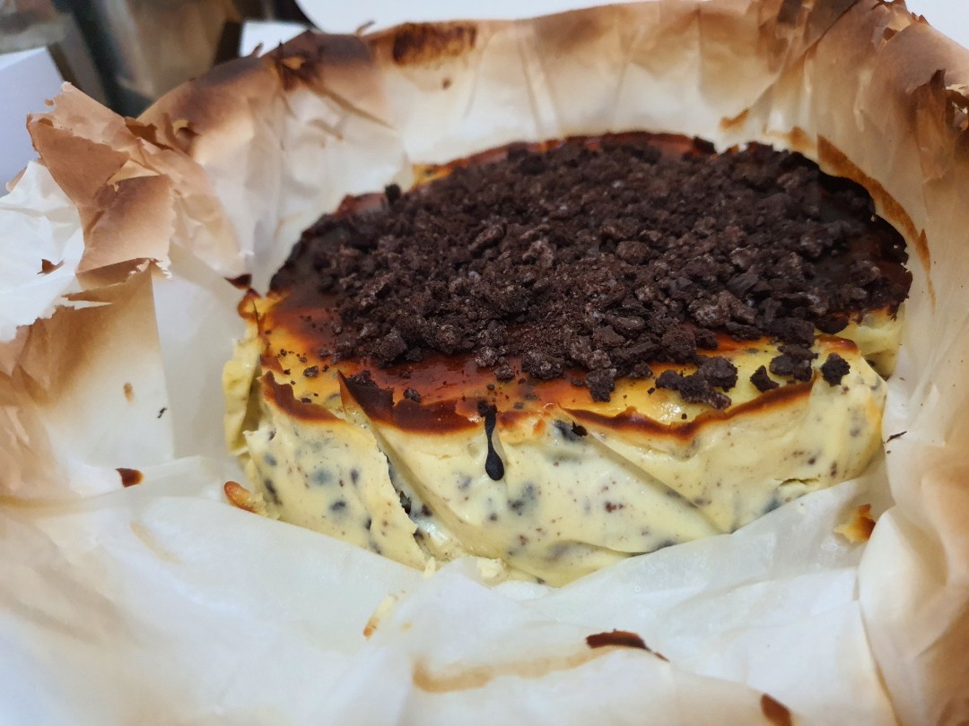 Oreo burnt cheesecake, Food & Drinks, Homemade Bakes on Carousell