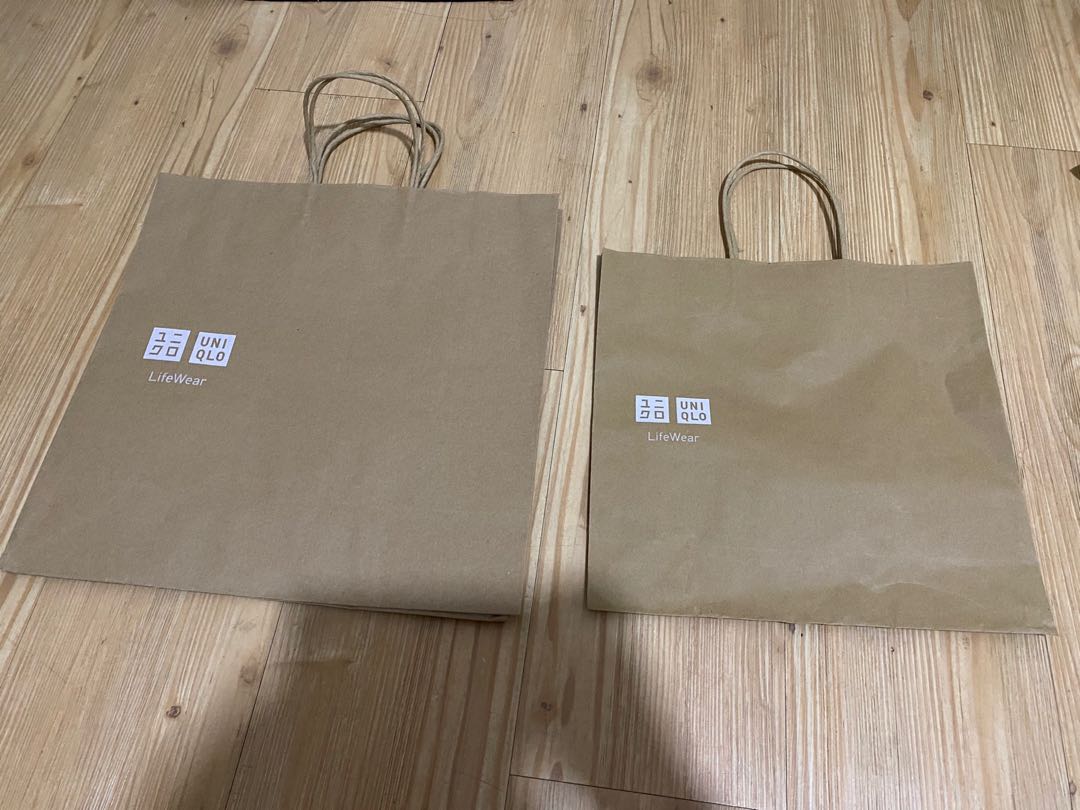 Paperbag uniqlo, Serba Serbi, Others di Carousell