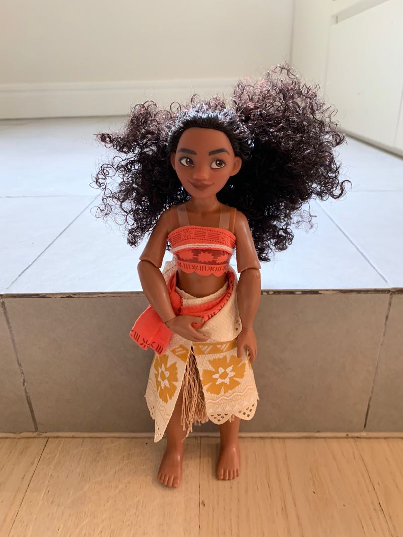 Disney Moana doll, 興趣及遊戲, 玩具 & 遊戲類 - Carousell