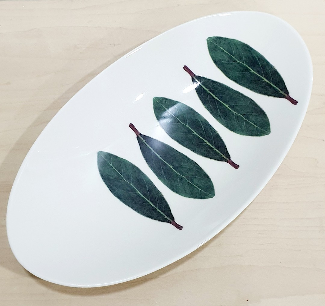 La Amys Herbs Yamaka Oval plate 28.5cm, Furniture & Home Living ...