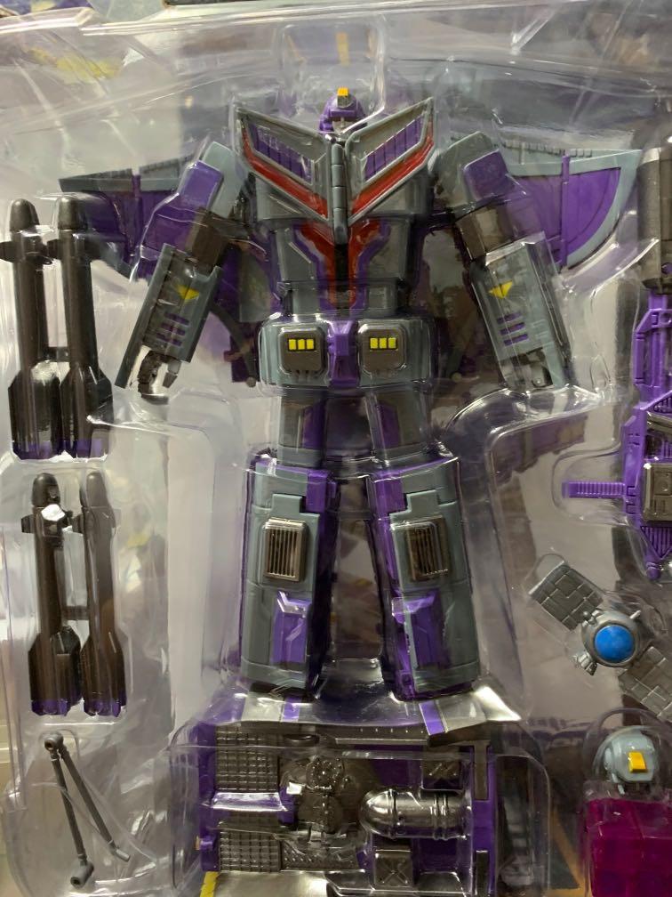 Transformers astrotrain MP masterpiece scale transportation captain FC ...