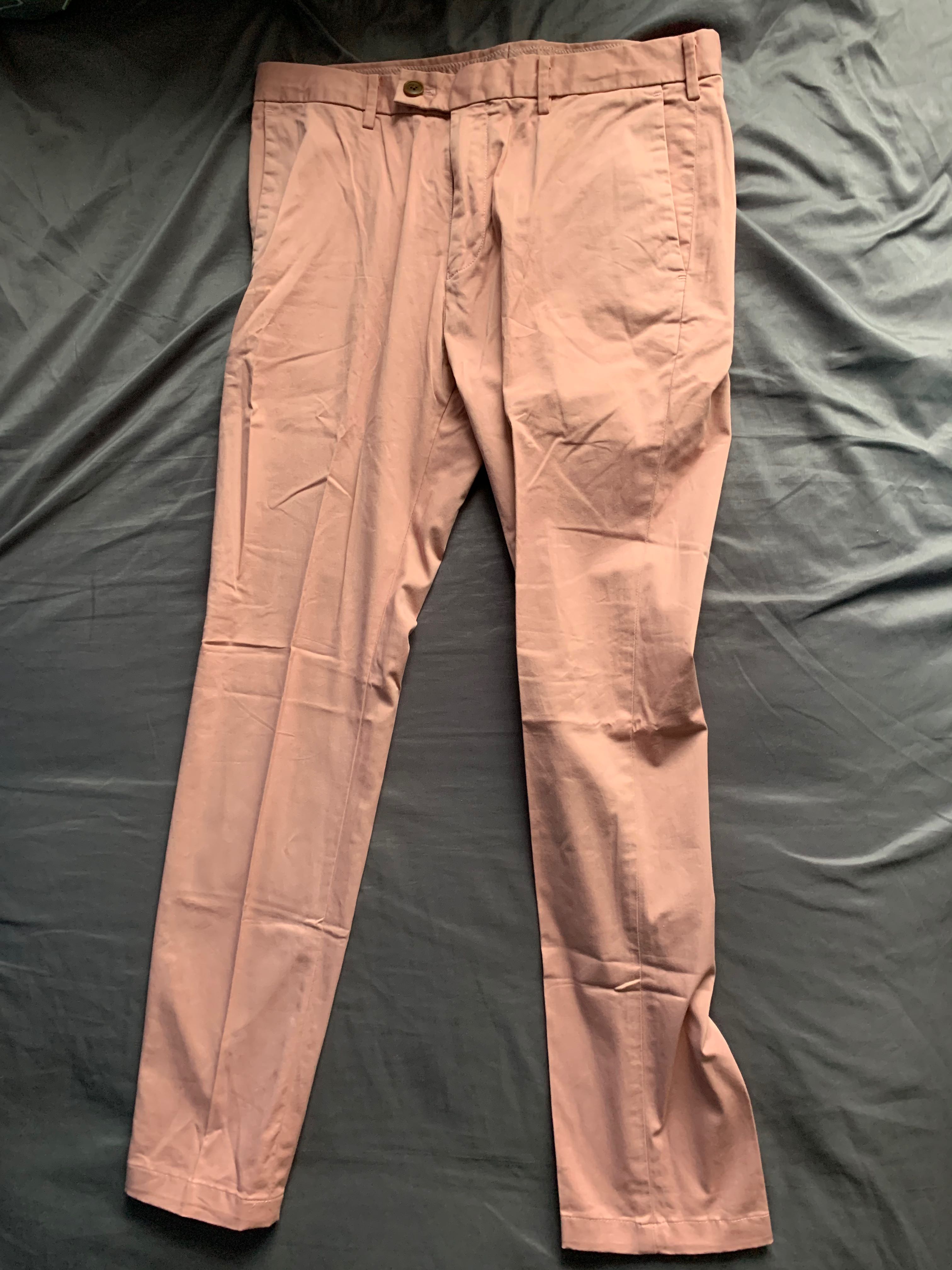 Uniqlo Pink chinos, Men's Fashion, Bottoms, Chinos on Carousell