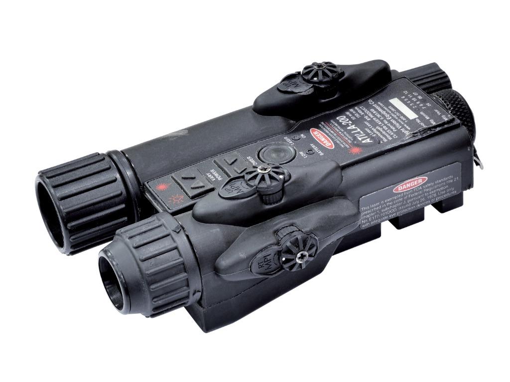 ATILLA-200 ADVANCED TACTICAL ILLUMINATING LASER AIMER PVS PEQ, 運動產品, 其他 ...