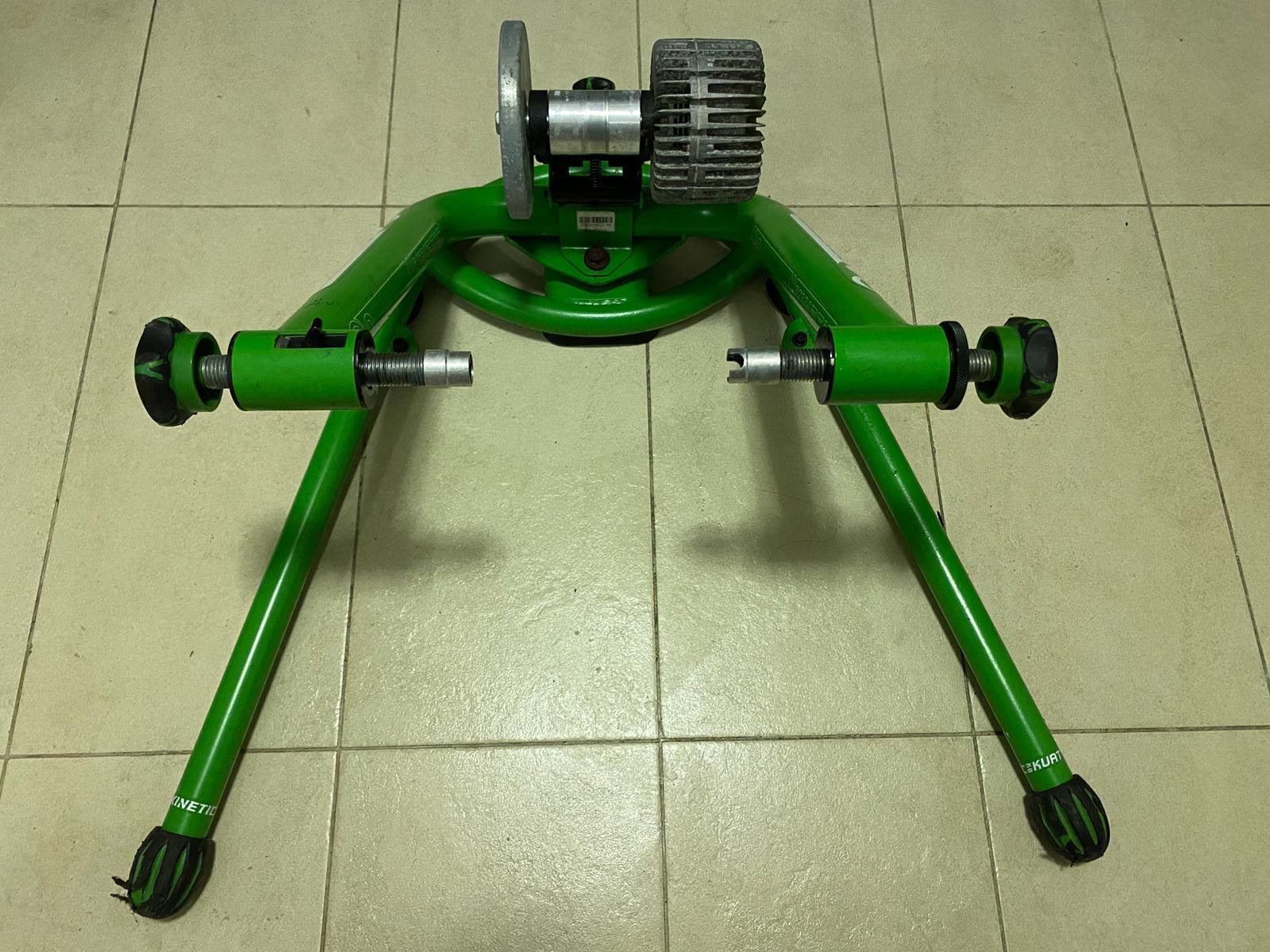 Indoor trainer Kinetic Rock & Roll bike trainer to exercise at home ...