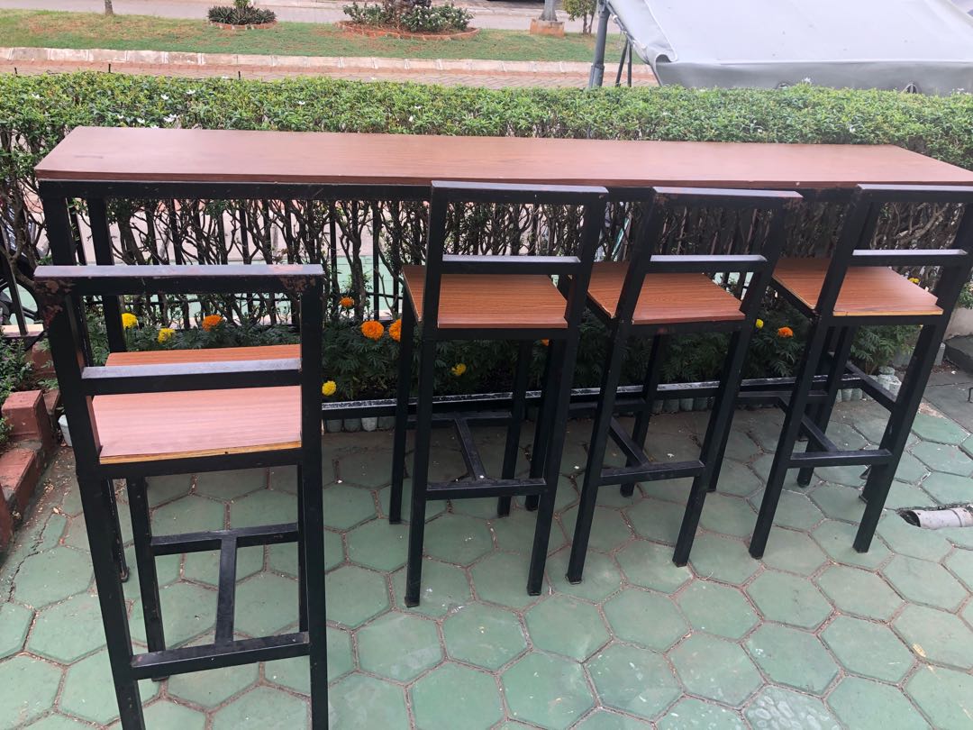 Meja Cafe/bar, Perabotan Rumah di Carousell