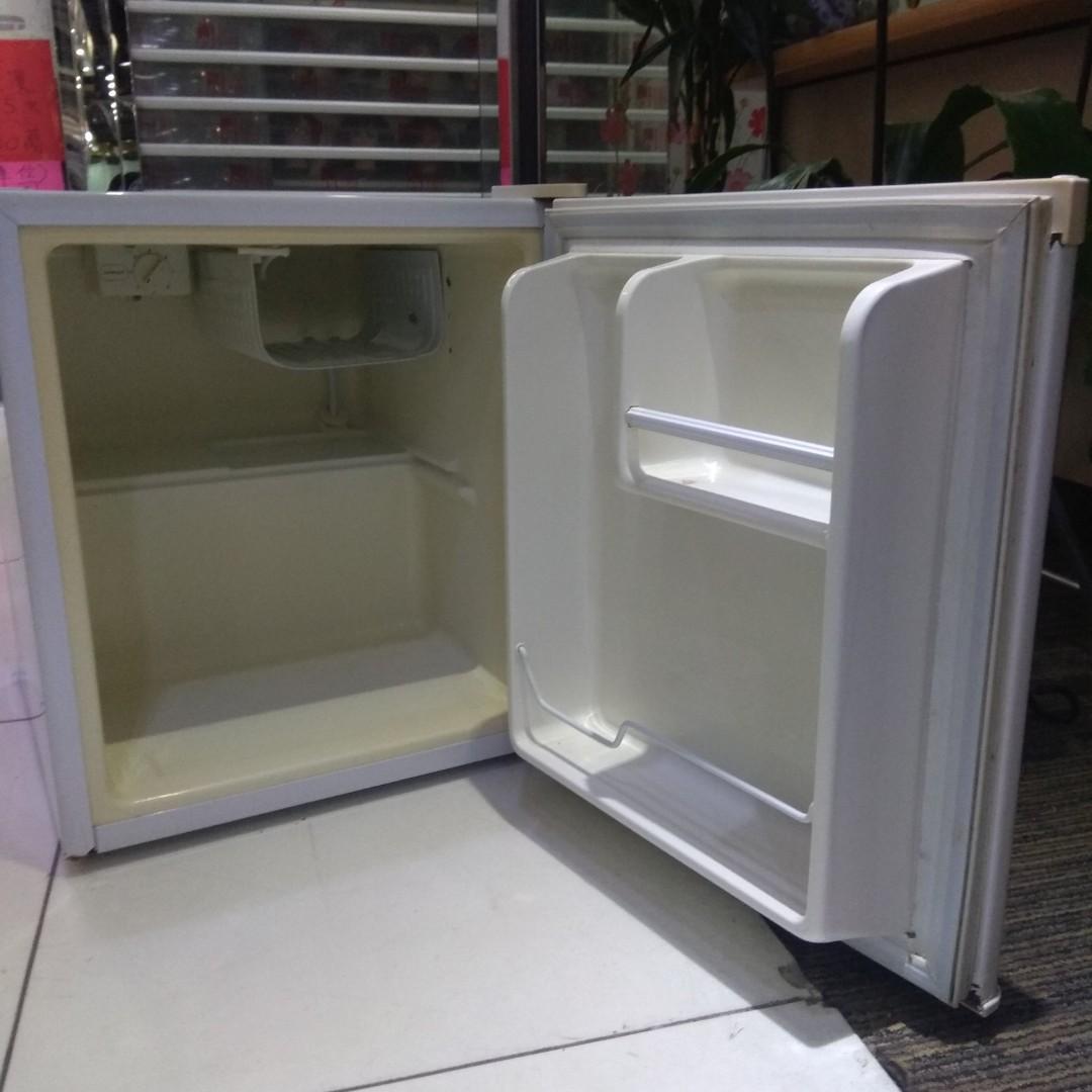 小雪櫃 mini refrigerator, 家庭電器, 廚房電器, 雪櫃及冰櫃 - Carousell