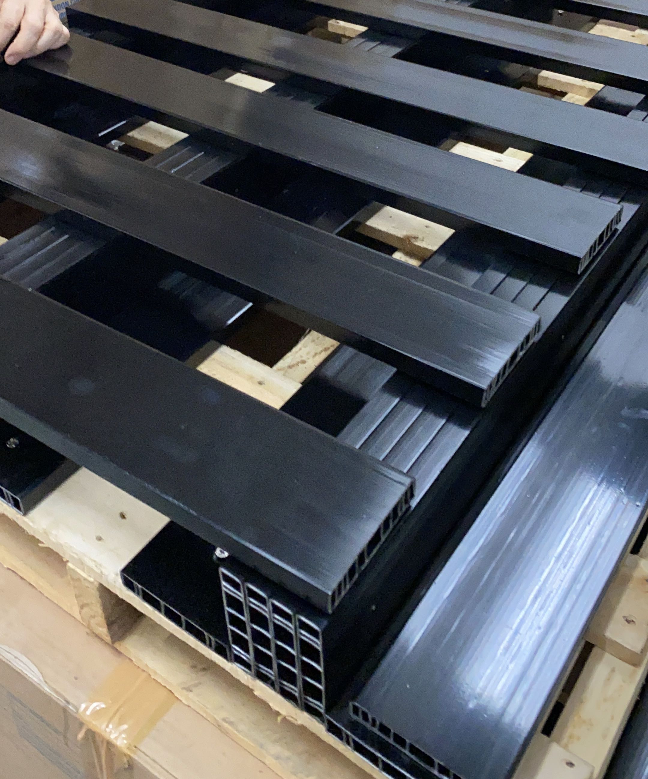 CUSTOMISABLE PVC PALLET GAPS OR NO GAP MADE IN SG, Furniture & Home ...