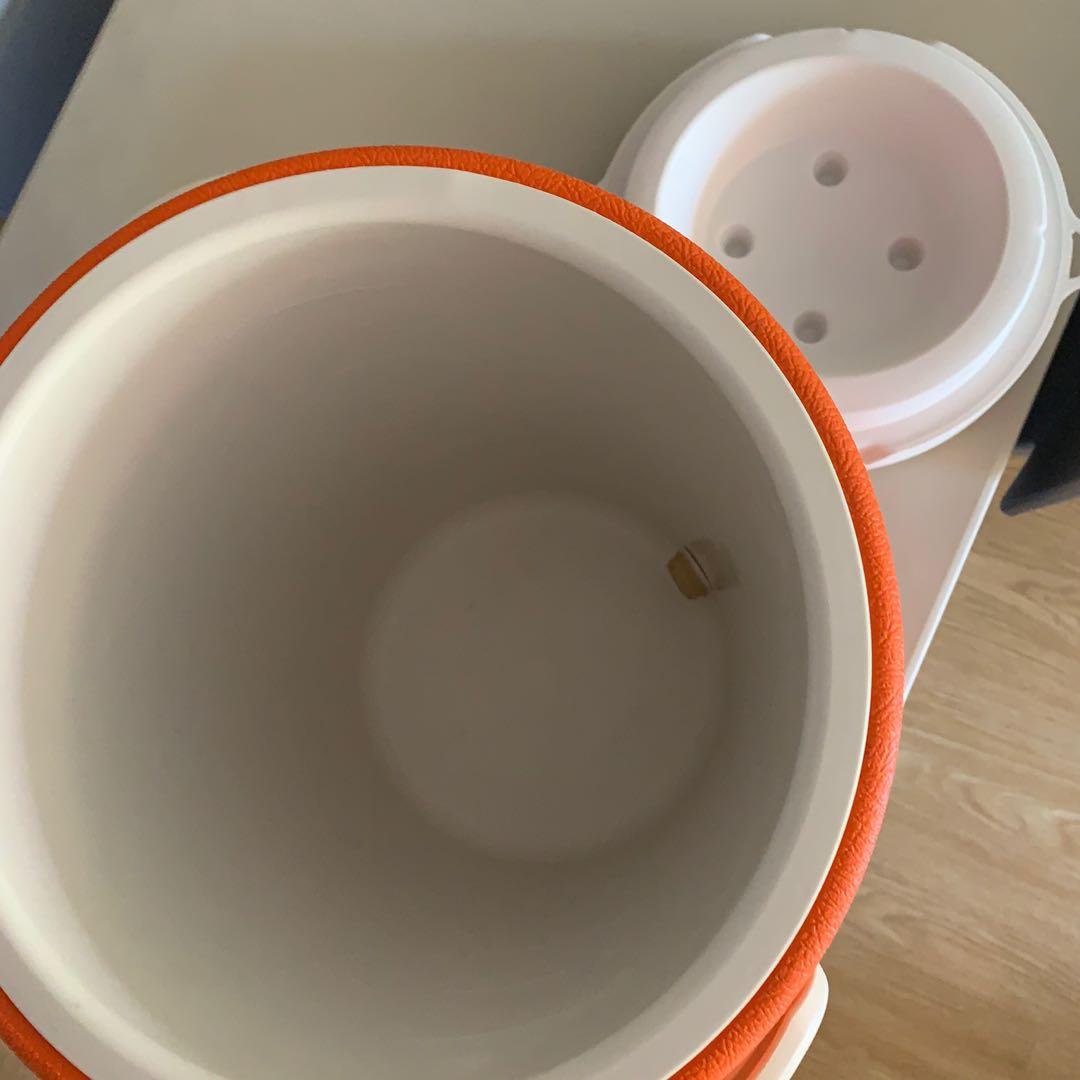 Igloo Beverage Cooler, Water Dispenser / Water Container / Water ...