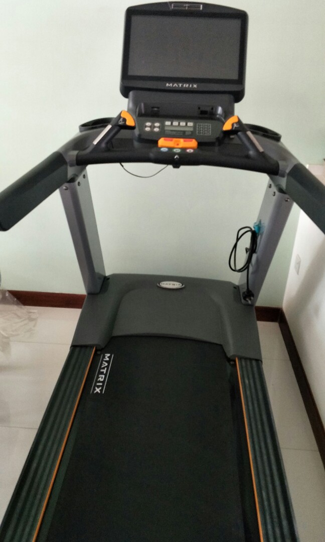 Matrix 7xi commercial treadmill, Sports Equipment, Exercise & Fitness ...