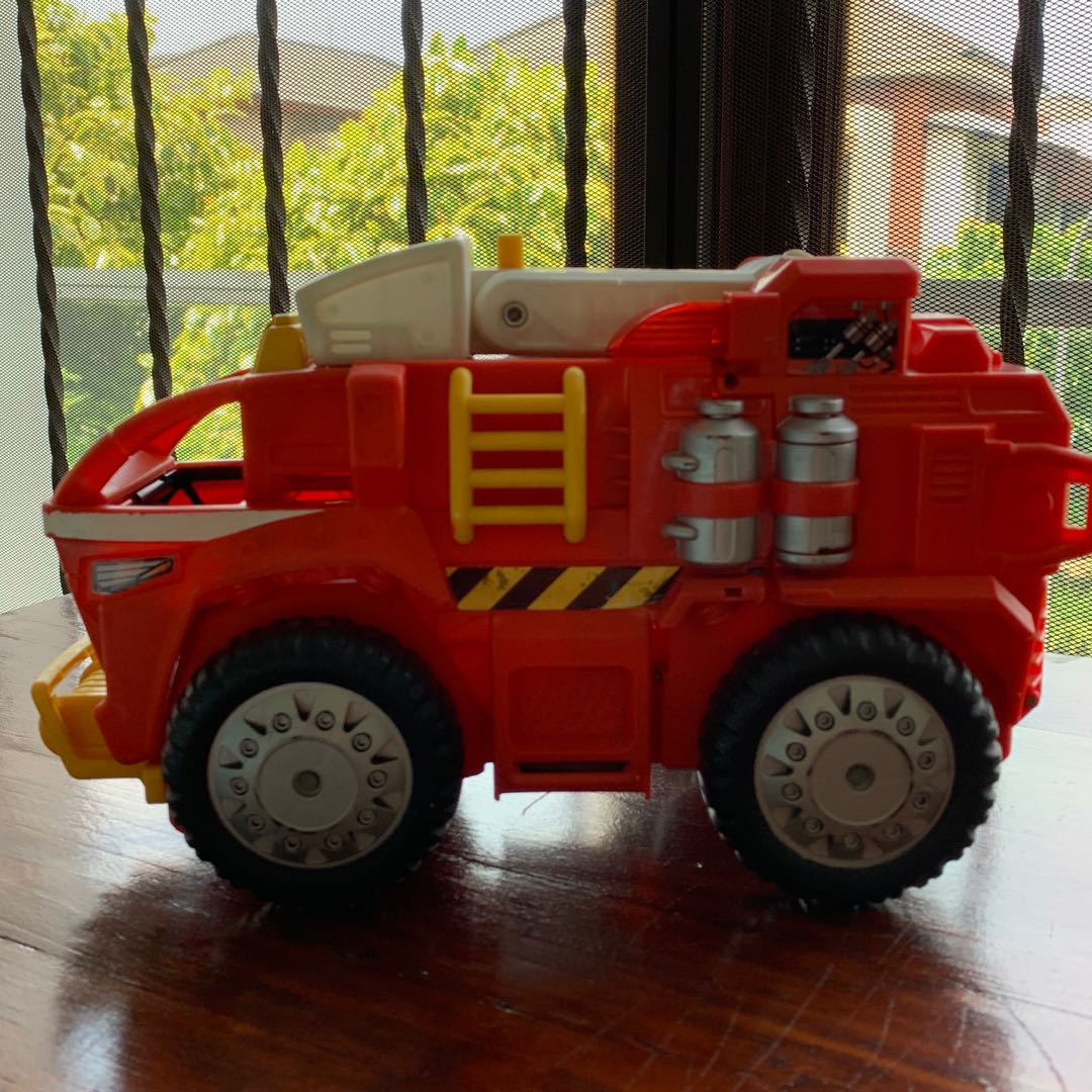 Mobil Transformer, Toys & Collectibles, Mainan di Carousell