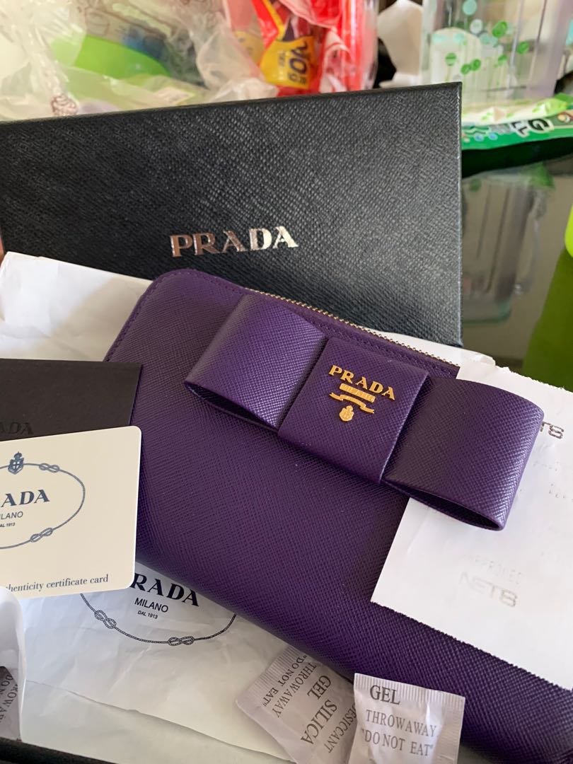 (Reserved) Brand new Prada Wallet genuine with receipt full set box ...