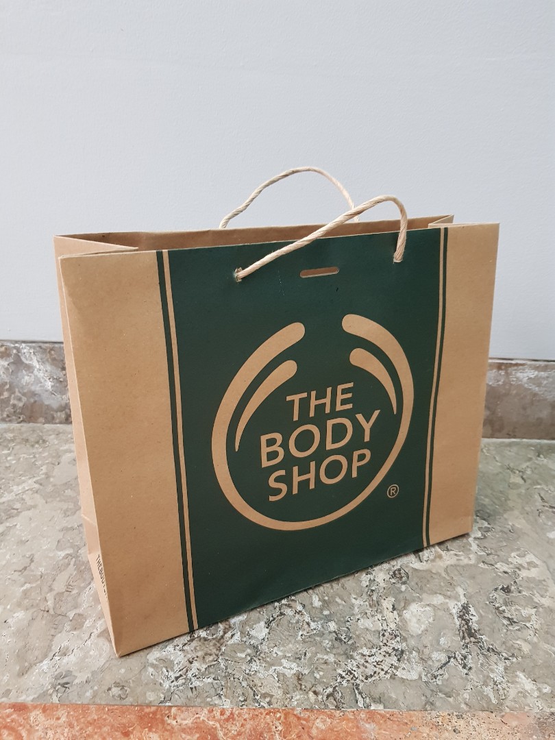 Paper Bag The Body Shop, Buku & Alat Tulis, Alat Tulis di Carousell