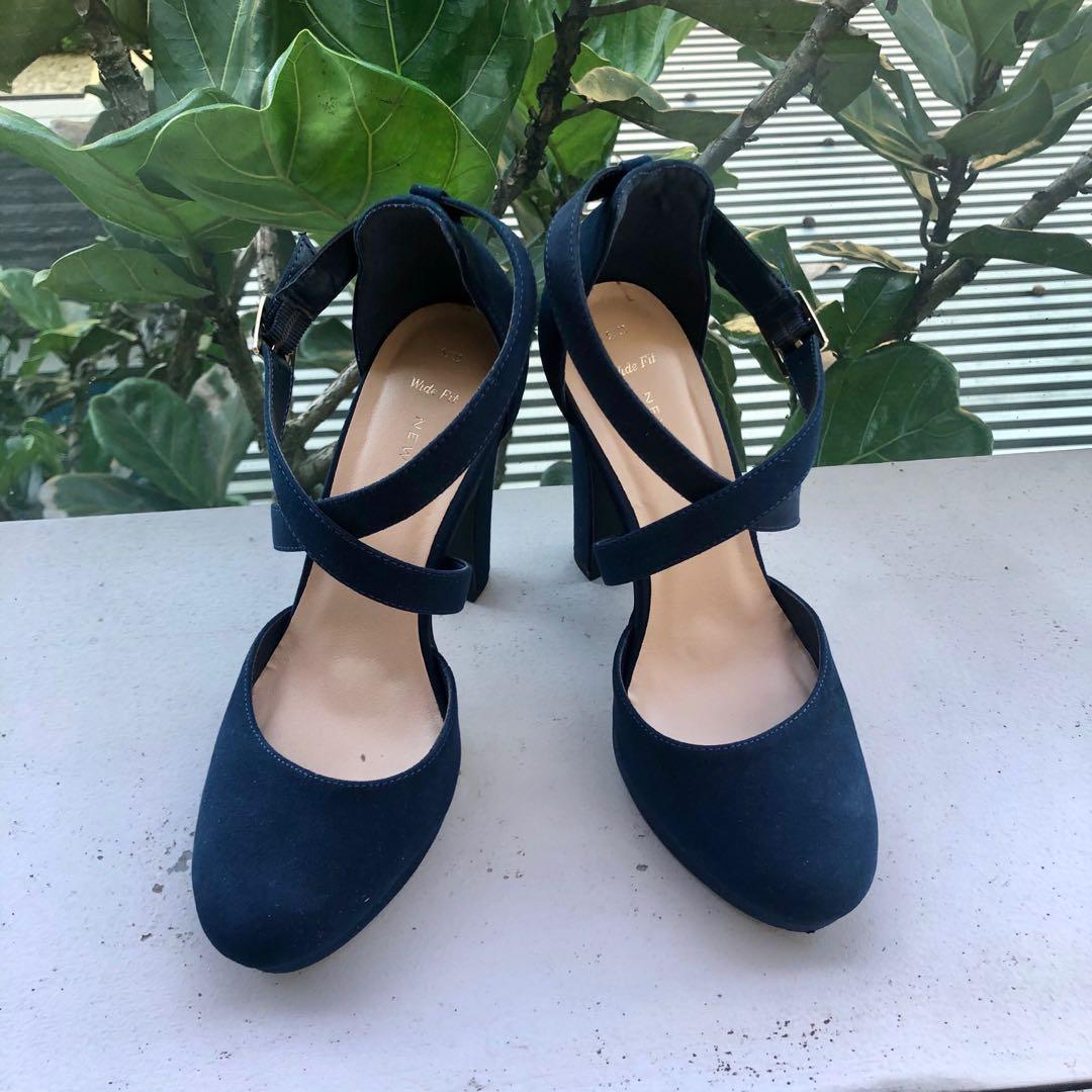 New Look Navy Heels, Women's Fashion, Footwear, Heels on Carousell