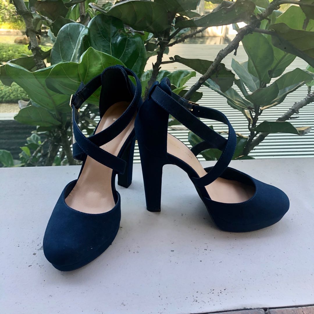 New Look Navy Heels, Women's Fashion, Footwear, Heels on Carousell