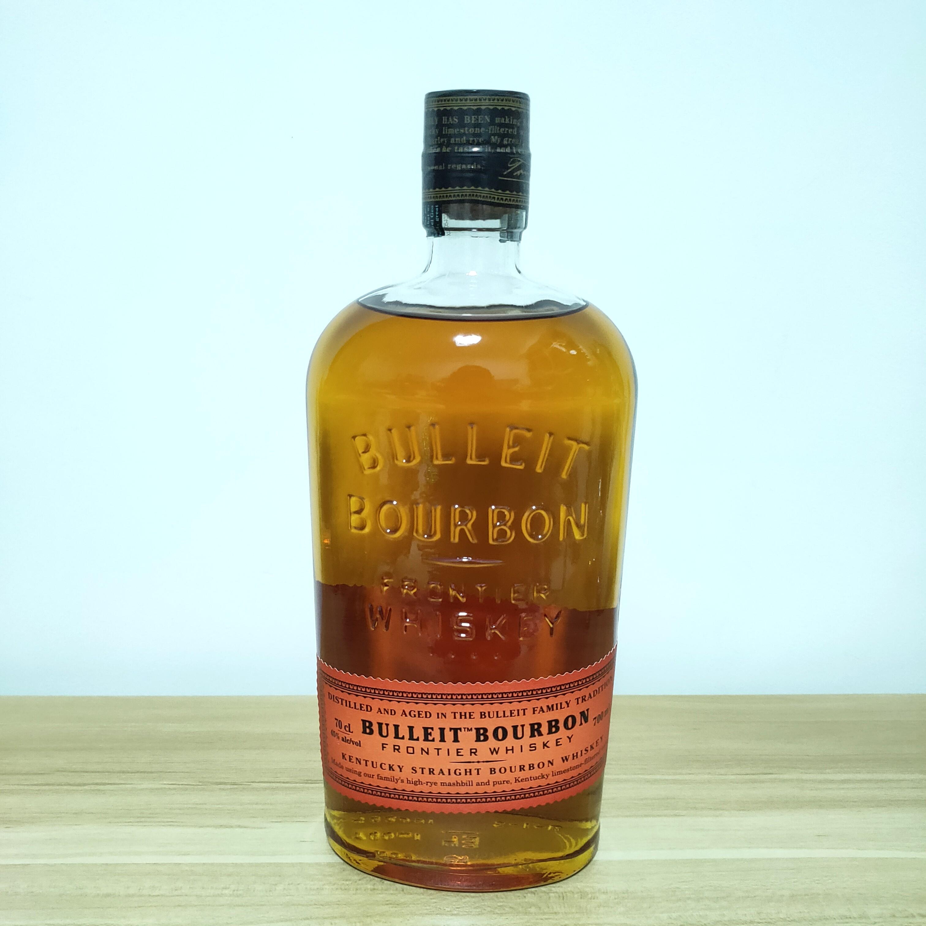Bulleit Bourbon Frontier Whiskey (700ml), Food & Drinks, Alcoholic ...