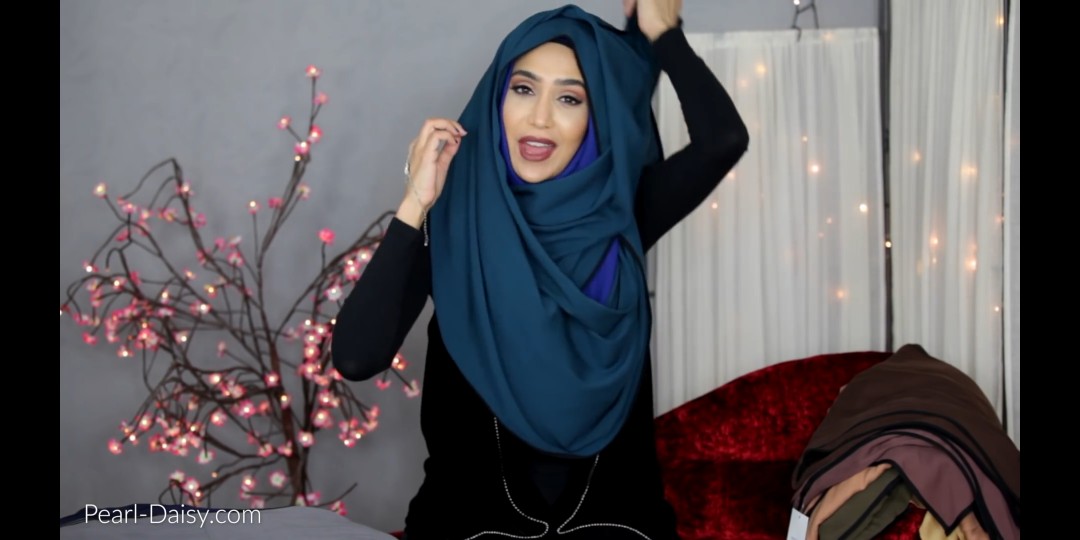 Pearl daisy Amenakhin Border Weightless Hoojab Teal, Women's Fashion ...