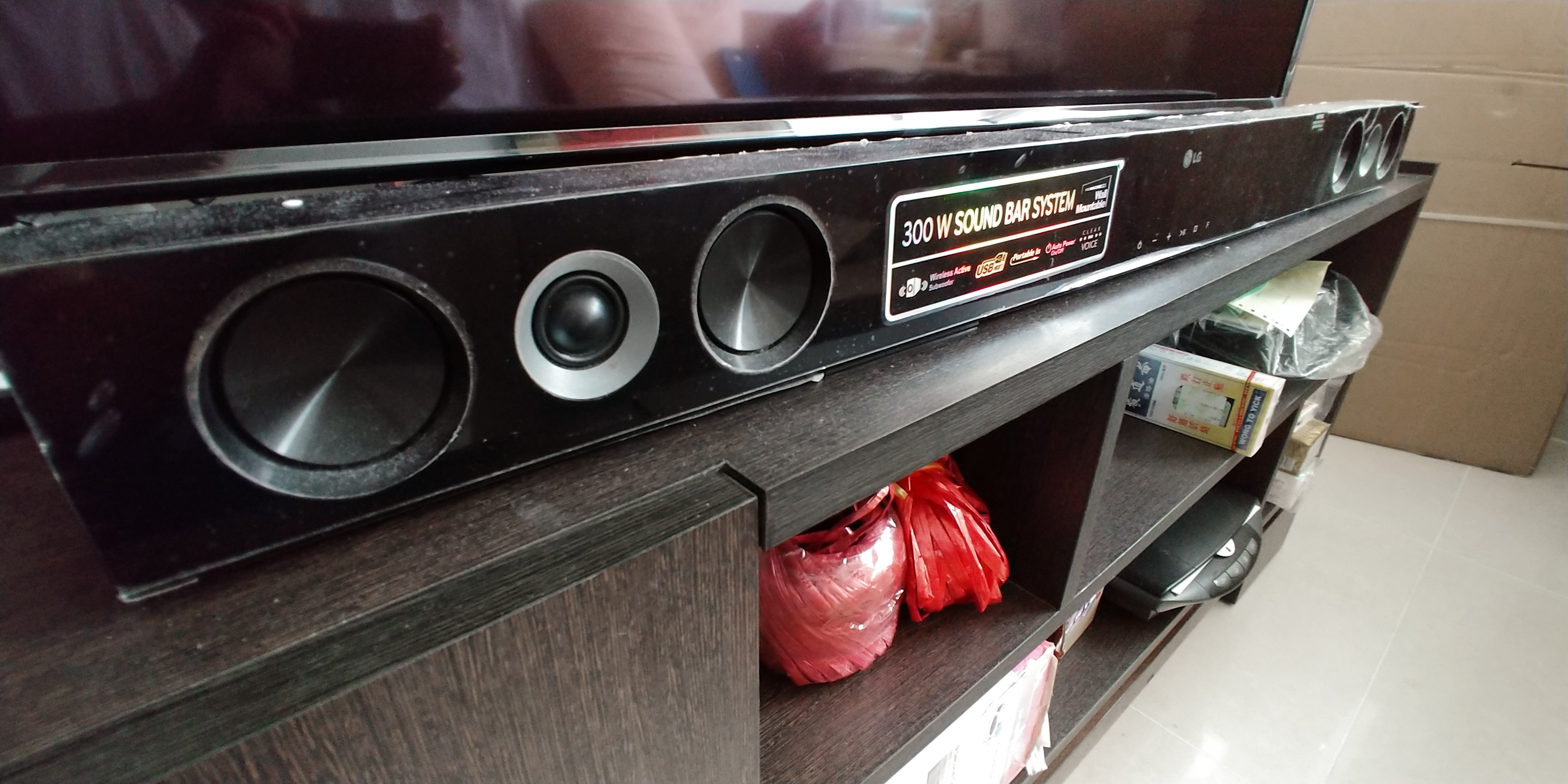 LG 300W Sound Bar System + Subwoofer Bluetooth (Model: NB3520B), 音響器材 ...