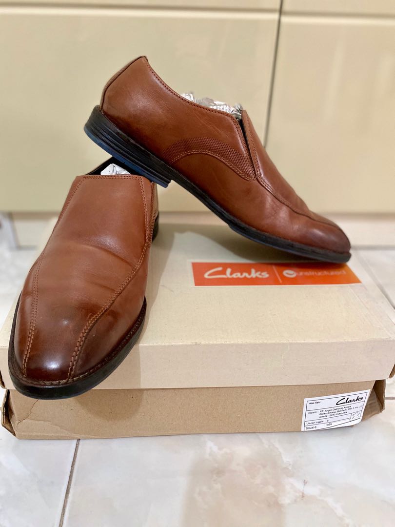 Sepatu Clarks, Fesyen Pria, Sepatu , Sepatu Formal di Carousell